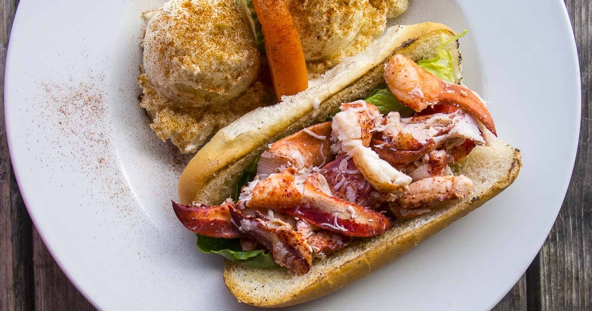 15 Best PEI Restaurants (Where to Eat Lobster in PEI and Oysters)